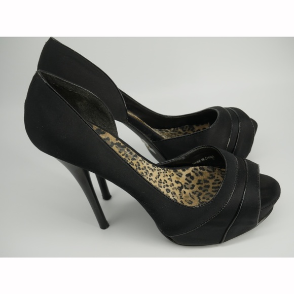2B Bebe | Shoes | 2b Bebe Black Leopard Print Insoles Heels Size 9 ...